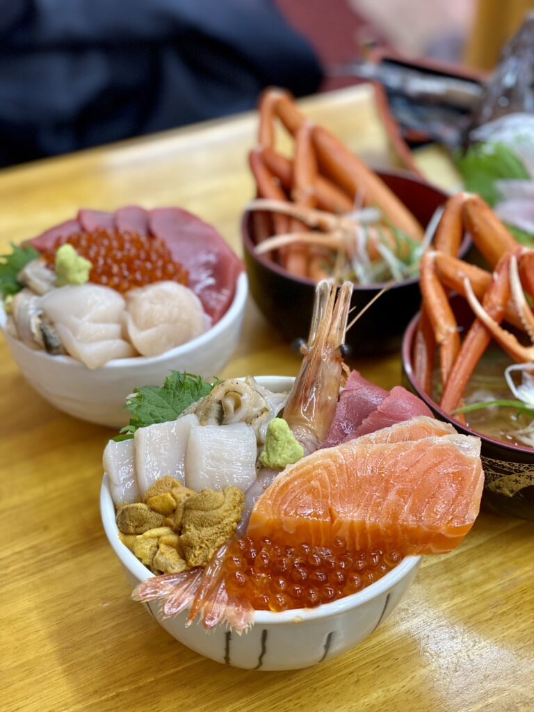 滝波食堂 小樽 わがまま丼が人気のメニュー！行列ができる海鮮食堂 | おにやんグルメ