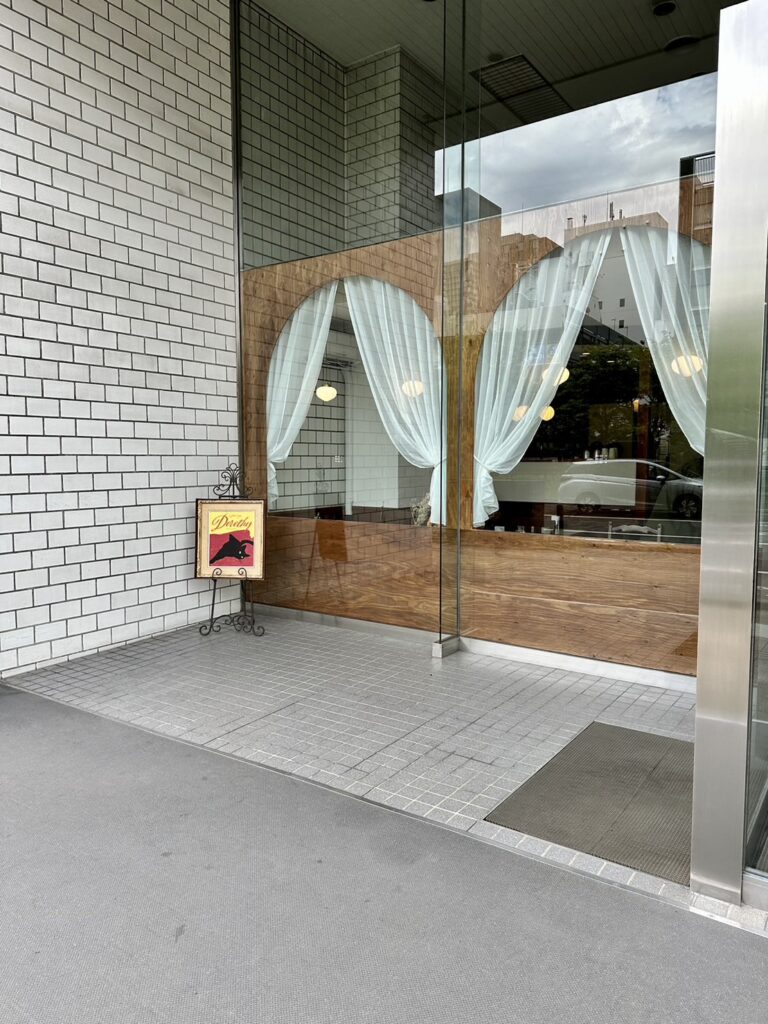 喫茶ドロシー 札幌大通に黒猫がモチーフのかわいい喫茶店がオープン！ | おにやんグルメ